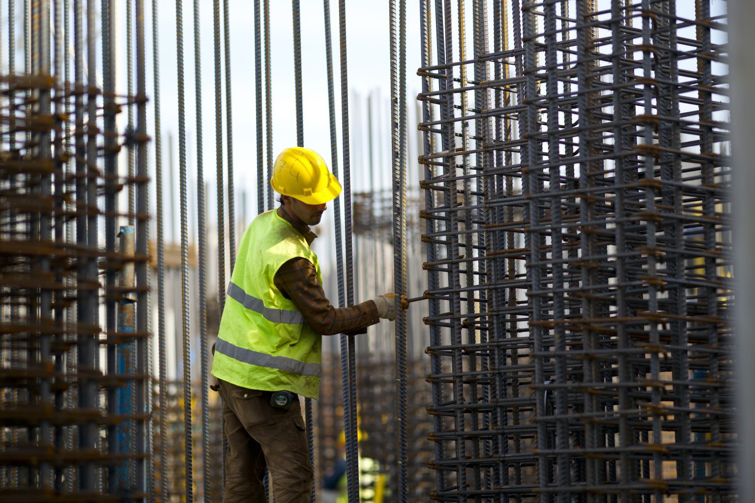 Bracing in Steel Structure Design for Wind & Earthquake